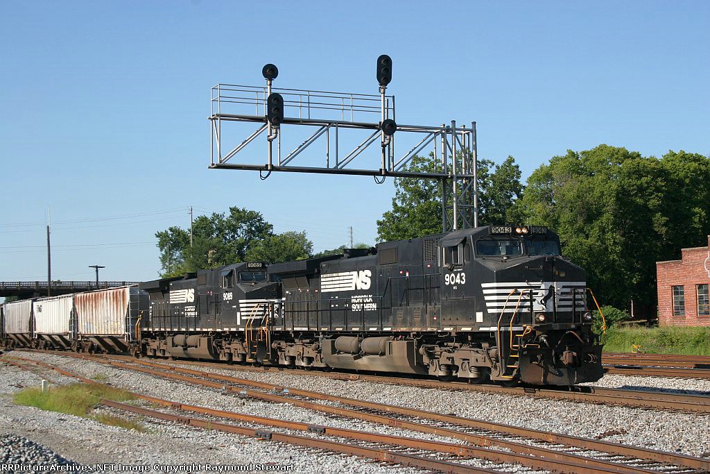 NS 9043 leading a grain train, NS 44A thru Dalton